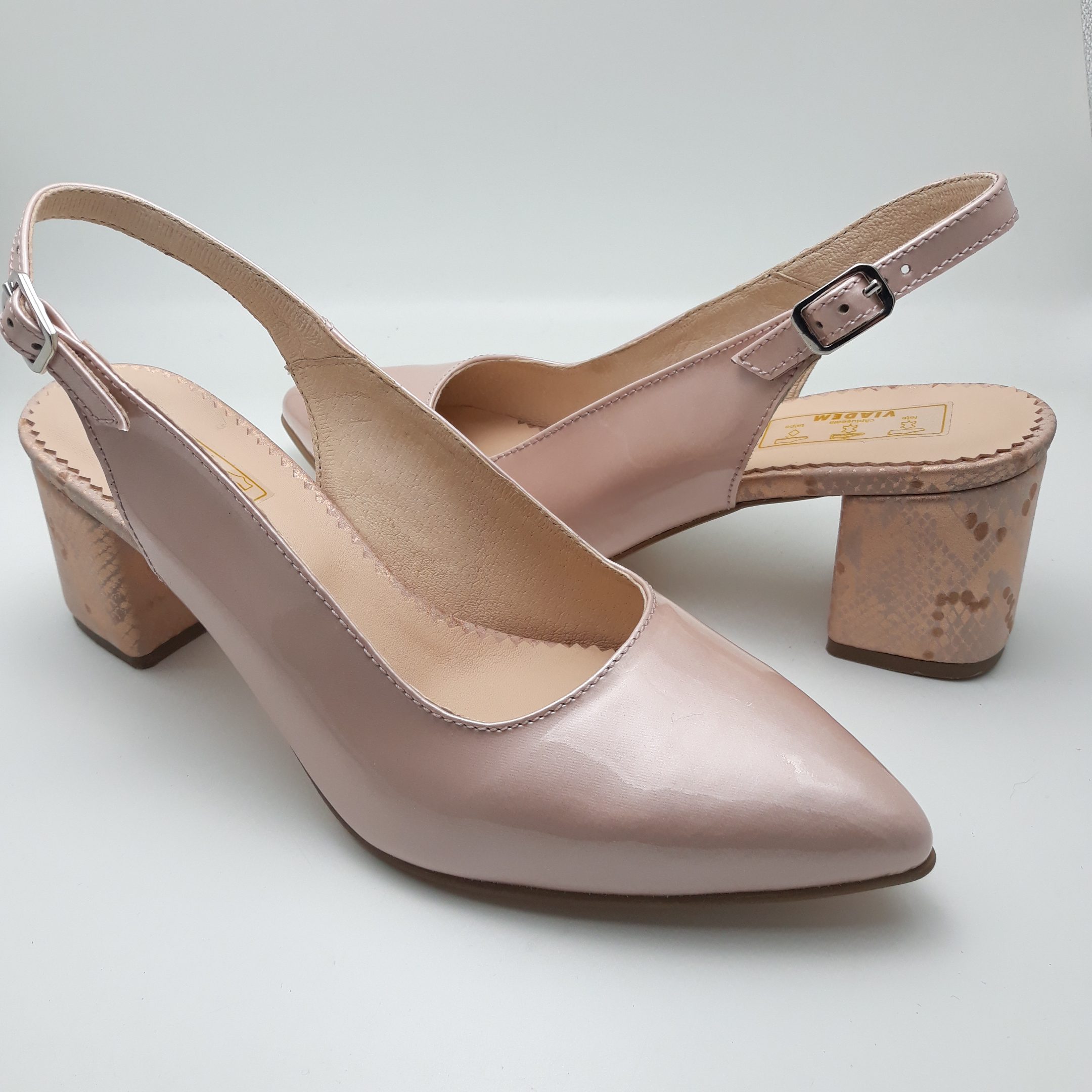 Pantofi decupati cu toc gros din piele lacuita roz sidefat - Magazin ...